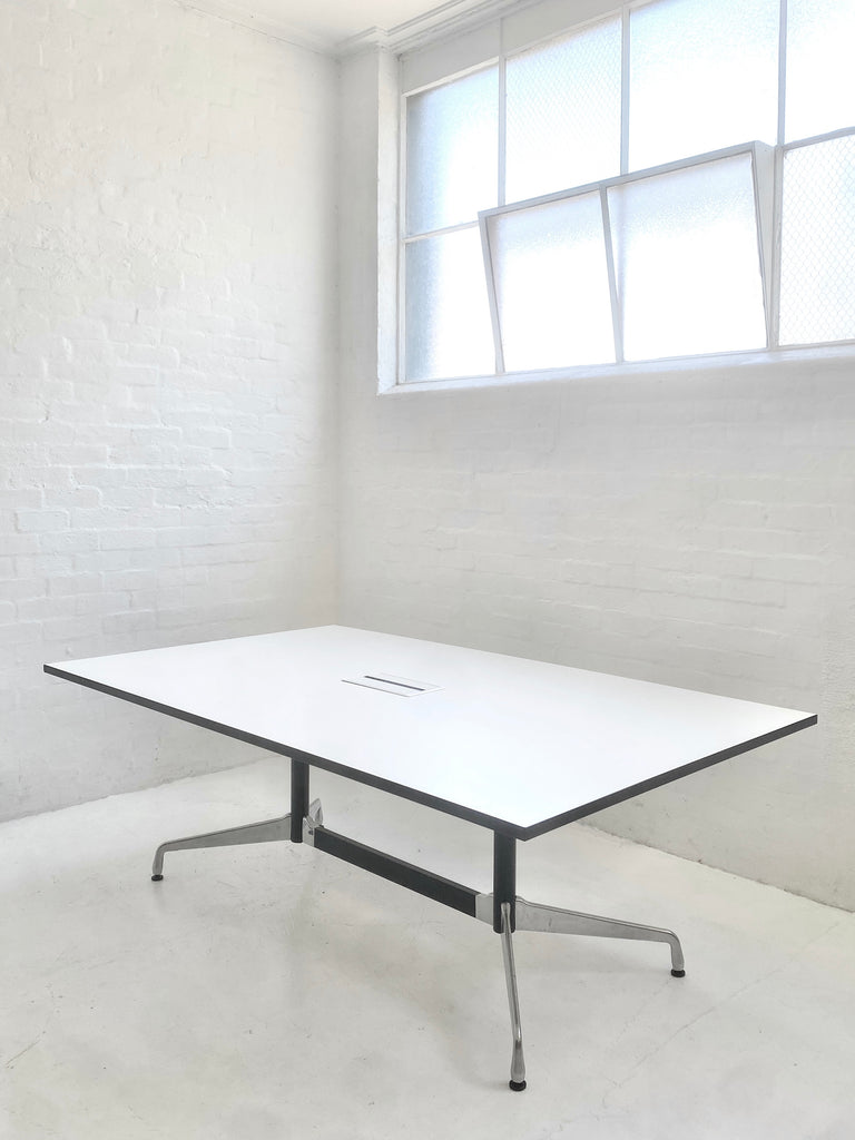 Eames Segment Base Table — Nord