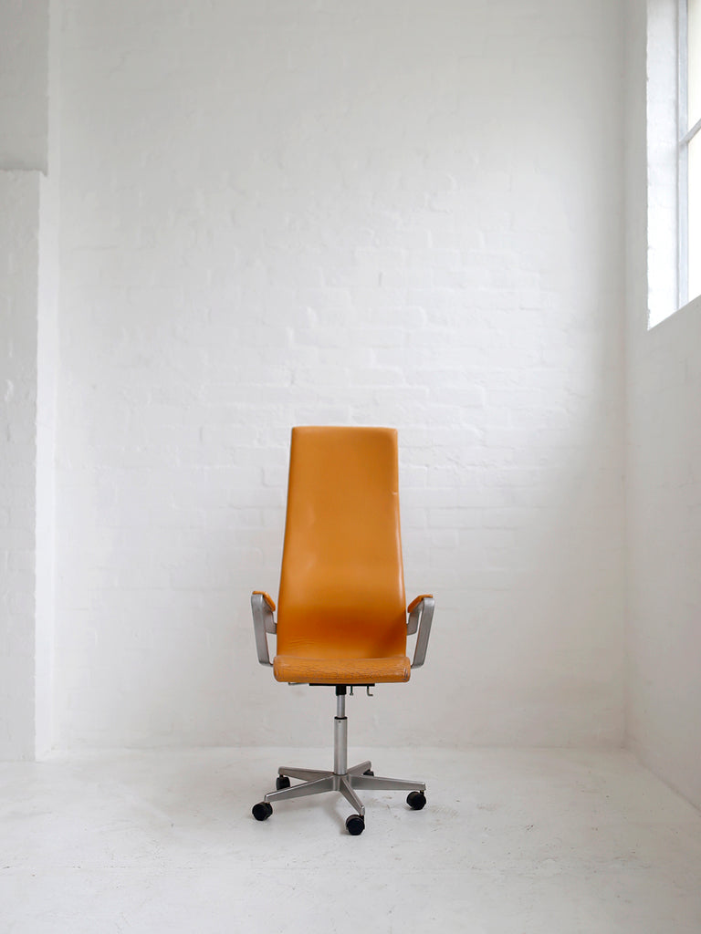 Arne Jacobsen 'Oxford' Chair — Nord