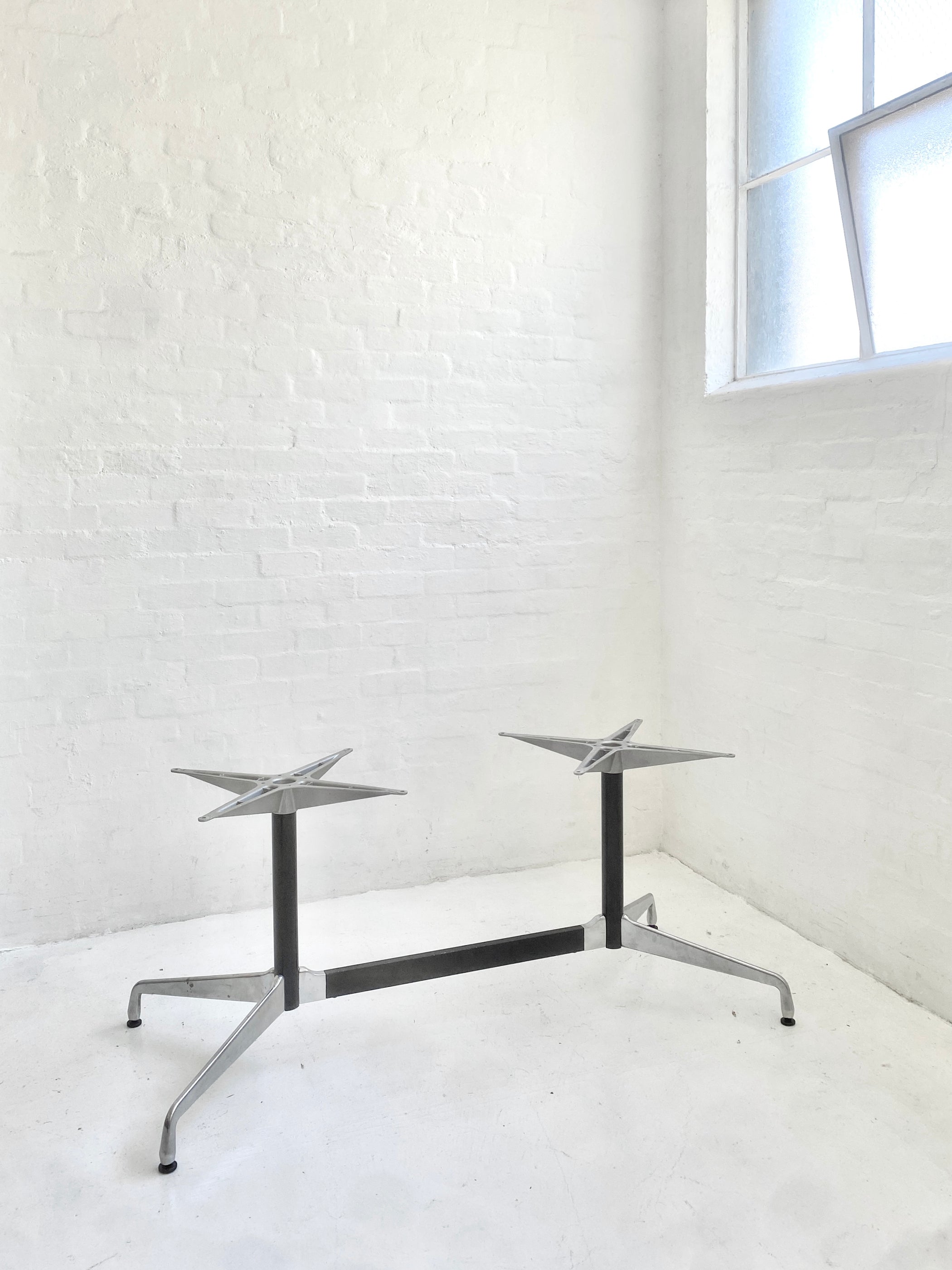 Eames Segment Base Table — Nord