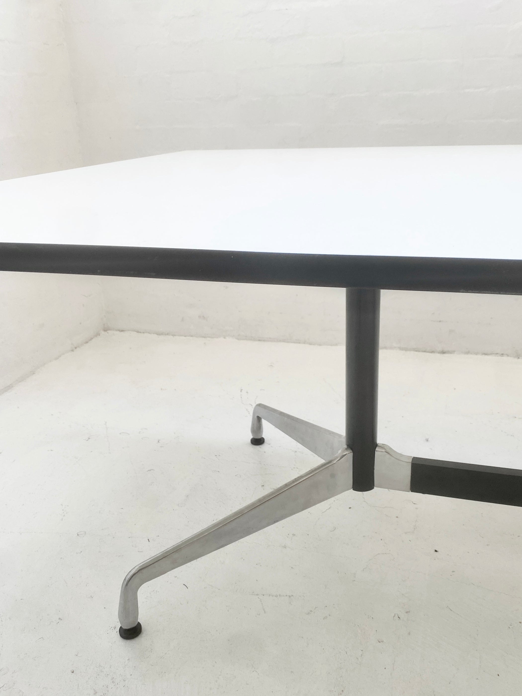 Eames Segment Base Table — Nord